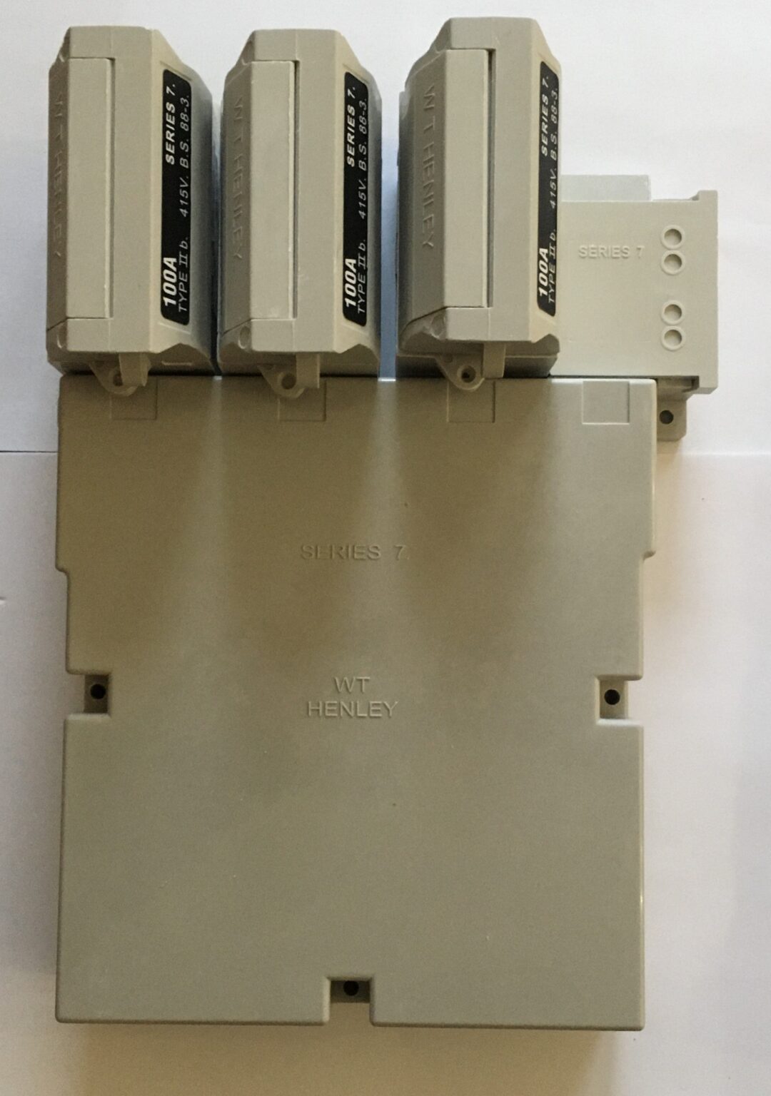 WT HENLEY 54132-TP100 SERIES 7 100AMP TPN CUT OUT